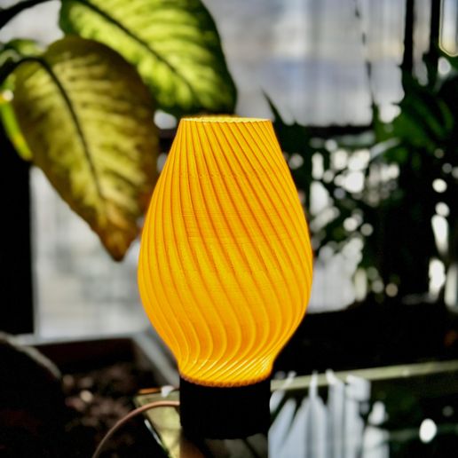 STL file Decoration lamp #01 🔦 ・3D printable model to download・Cults