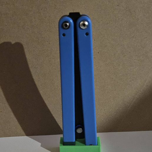 🦋 Squiddy stand balisong butterfly knife・ STL File for 3D printing・Cults