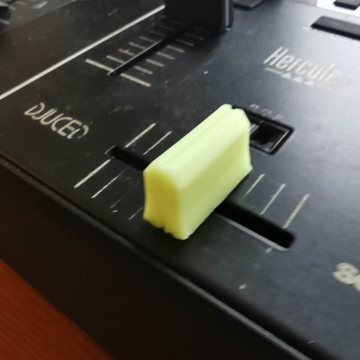 Archivo STL crossfader knop 🎵 ・Modelo de impresión 3D para descargar・Cults