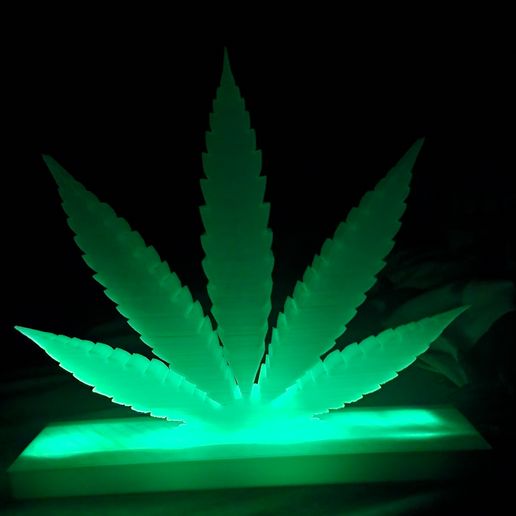 🔦 Weed Leaf LED Lamp (Glow-In-The-Dark)・ STL File for ・Cults
