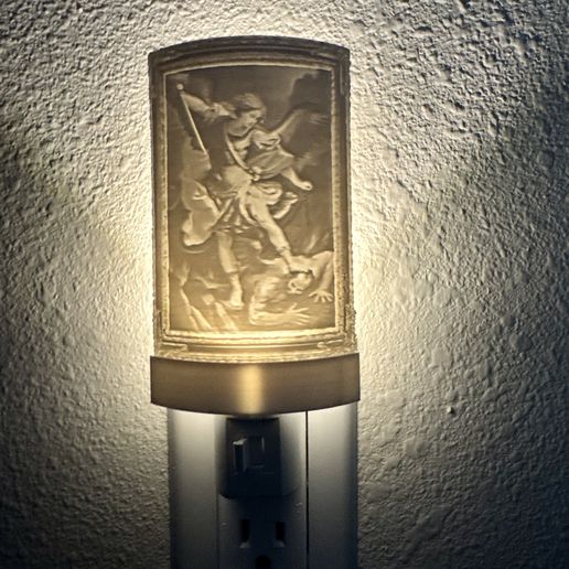 🏠 St. Michael Night Light・3D Print with the Adventurer 5M Pro 3D ...