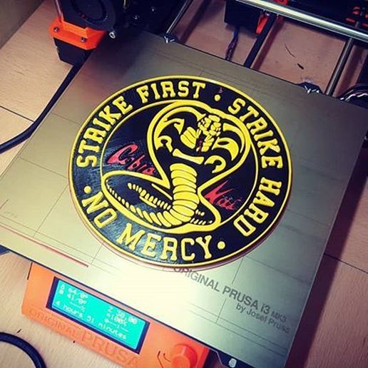 Archivo 3D gratis Logotipo de Cobra Kai・Objeto imprimible en 3D para descargar・Cults