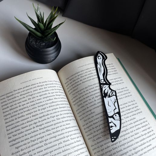 STL file CHUCKY BOOKMARK 🔖 ・3D printable model to download・Cults