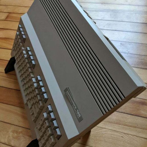 🎮 Commodore 128 Display Stand・Free STL File for ・Cults