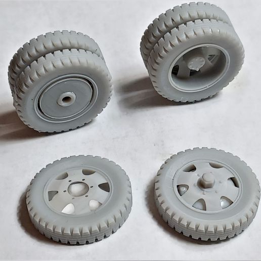 🪖 1/35 Opel Blitz Tires・Free STL File for ・Cults