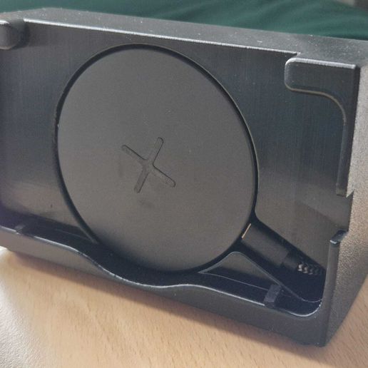 🚉 Samsung S24 with Quadlock Case docking station + IKEA LIVBOJ charger ...