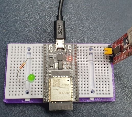📦 Breadboard fixture for esp32 dev kit V4・Free 3D File for ・Cults