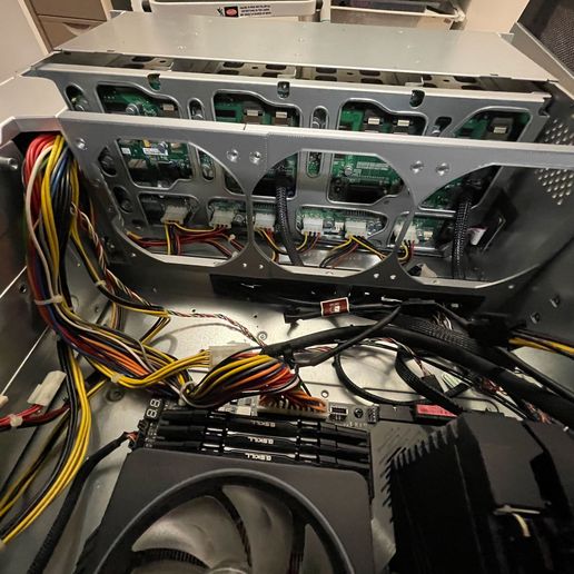 📱 Supermicro SC846 120mm Fan Shroud・ STL File for ・Cults