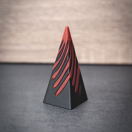 STL file Thread sculpture / Fidget vortex pyramid 🧵 (3MF)・3D printable ...