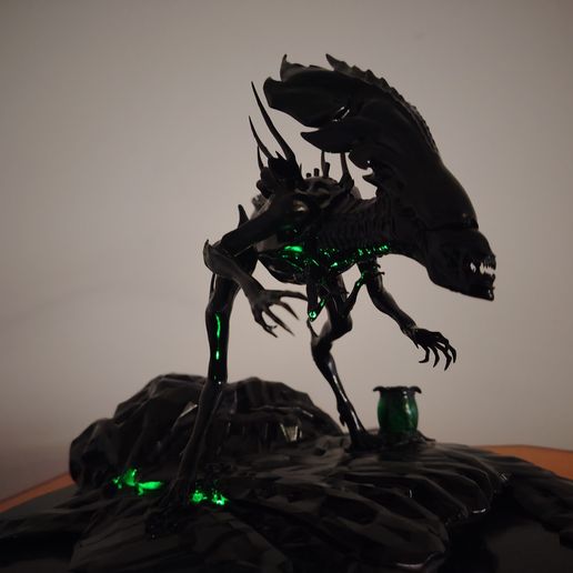 👸 Queen Alien Xenomorph ( LED )・ STL File for 3D printing・Cults