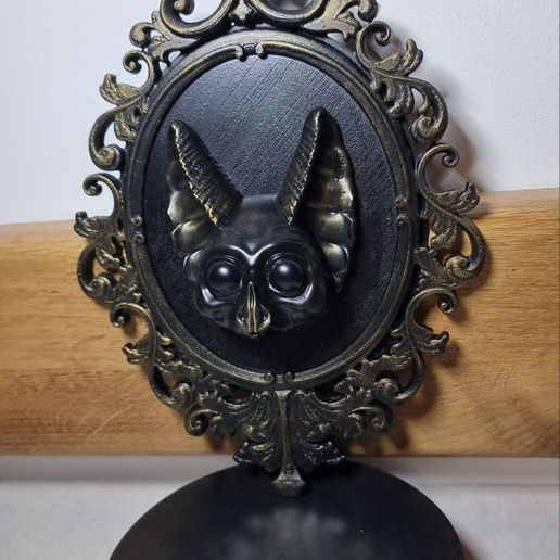 STL file baroque bat frame 🦇 ・3D printing idea to download・Cults