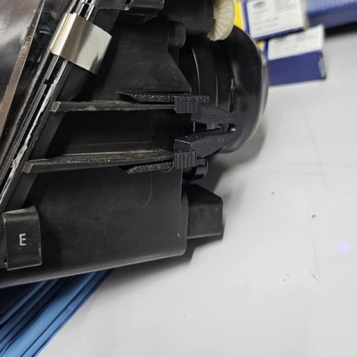 🔦 lamp clasp for W polo 6n2 GTI・ 3MF File for 3D printing・Cults