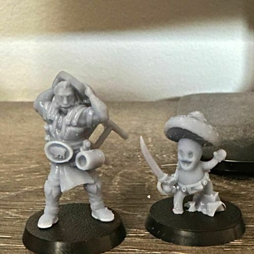 🪑 Battle Barkeep (32mm scale)・Free 3D File for ・Cults