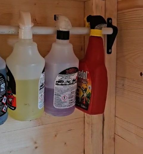 Free STL file Spray Bottle Storage rack/hanger 🍾 ・3D printable design ...