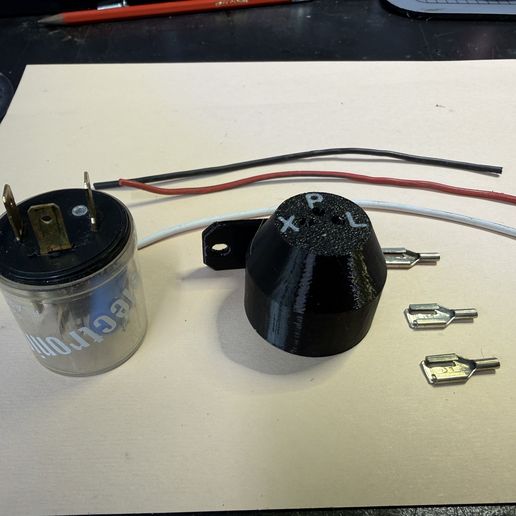 🧷 3 pin flasher socket・Free 3MF File for 3D printing・Cults