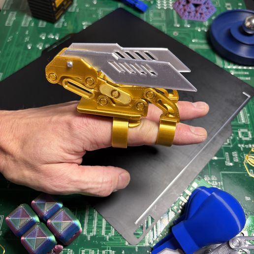 🧤 Cyber Claws with Print In Place Mechanism・ STL File for 3D printing・Cults