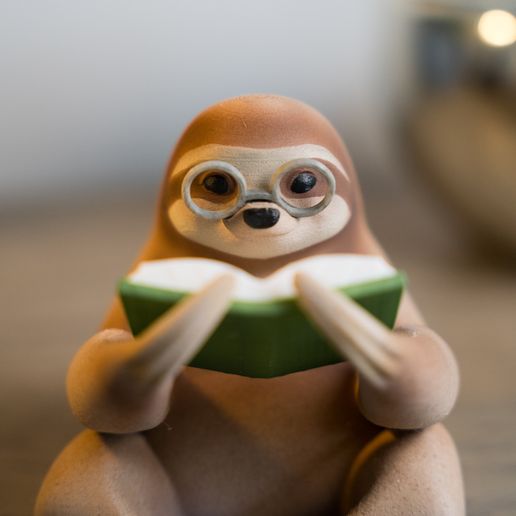 🦥 Sloth Reading a Book with Glasses・ STL File for 3D printing・Cults