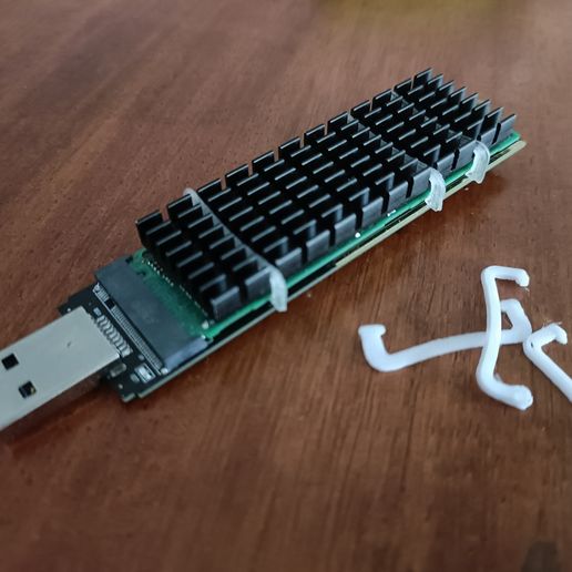 Free 3D file M.2 NVMe SSD heatsink clip 📱 ・3D print design to download ...
