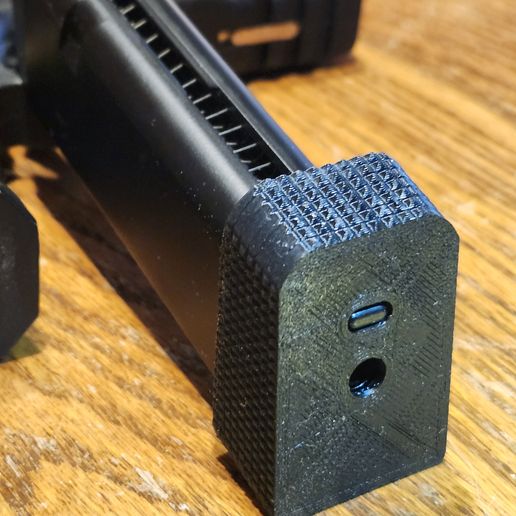 STL file Airsoft EMG G19 Magazine to G17 Frame Gap Filler Knurled 🔫 ...