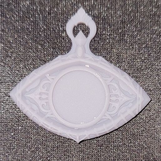 3D printing Bloodborne Cosmic Eye Watcher Badge • made with Elegoo ...