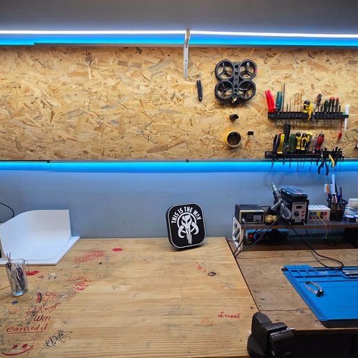 🖼 Wall-Mounted LED Profile Bracket for Workbench Lighting・ STL File for ...