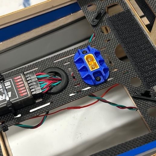 🕳️ XT60 Panel Mount for 20mm Hole・Free STL File for 3D printing・Cults