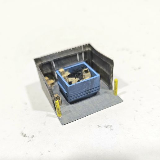 🗑️ HO SCALE DUMPSTER ENCLOSURE・ STL File for ・Cults