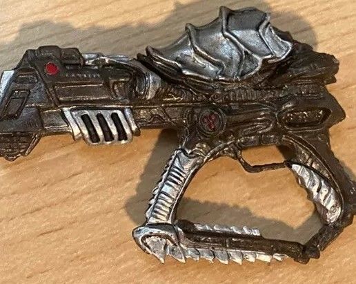 avp weapon