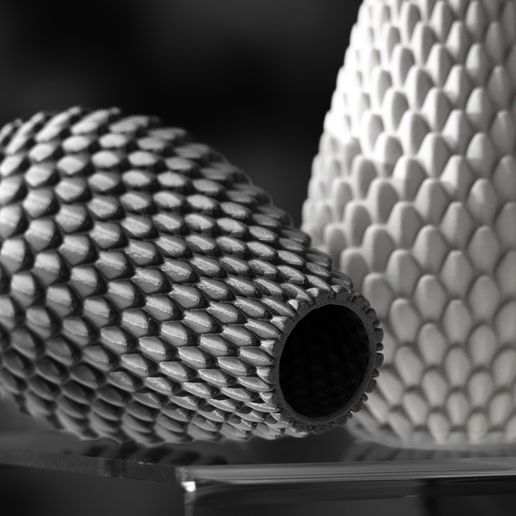 Free STL file Dragonscale Flower Vase 01 by MODERN MACHINE 💐 ・3D print ...