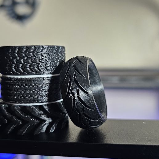 👌 Moto Tire Fidget Ring・ STL File for 3D printing・Cults