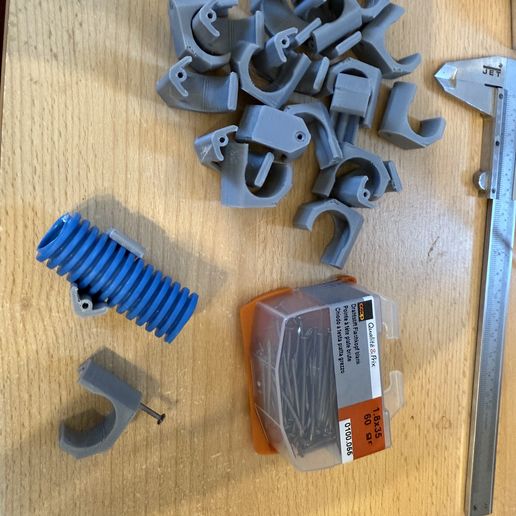 STL file Cable fixings 20mm 🔌 ・3D printer model to download・Cults