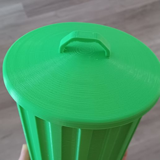 3D printable Free Desktop Trash Can with Lid • made with No especificada・Cults