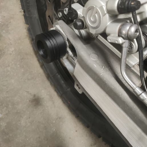 STL file Husqvarna 701 rear axle protector 🏍️ ・3D printable design to ...