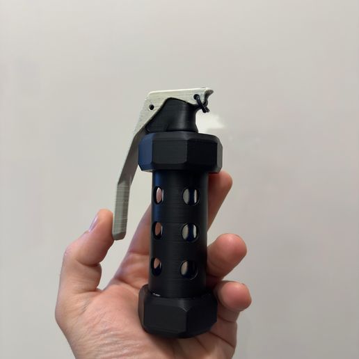 💣 M84 - Flash Bomb・Free 3MF File for 3D printing・Cults