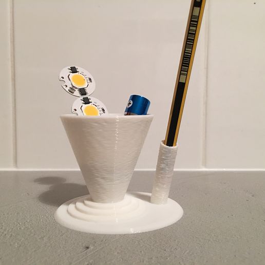 Fichier STL Paperclip N pen Case/Holder for Desk 📎 ・Modèle pour ...