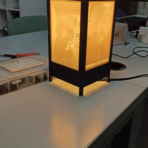 STL file Lamp For 4 Lithophanes 🔦 ・3D printer design to download・Cults