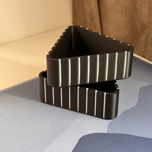 STL file Stackable tray with filament insert (triangle) 🪢 ・3D print ...