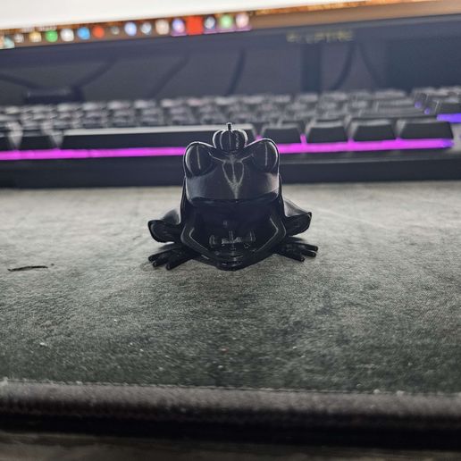 STL file Frog Pope 🐸 ・3D printable model to download・Cults