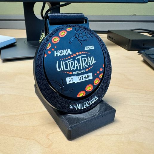 🏅 Elegant Desk Medal Holder・Free STL File for 3D printing・Cults