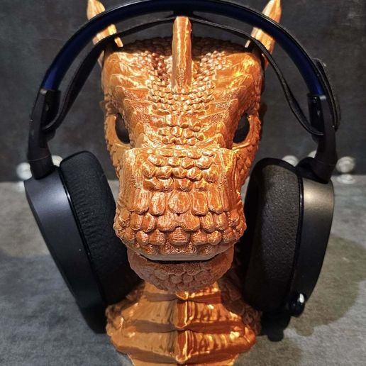 STL file Dragon Headphone Stand Dragon Headset Stand Perfect Gamer Gift Dragon Headphone Holder ...
