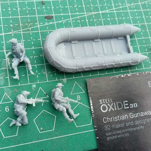 🇺🇸 Zodiac 470 FC470 combat rubber raiding craft with crew・ STL File for ...