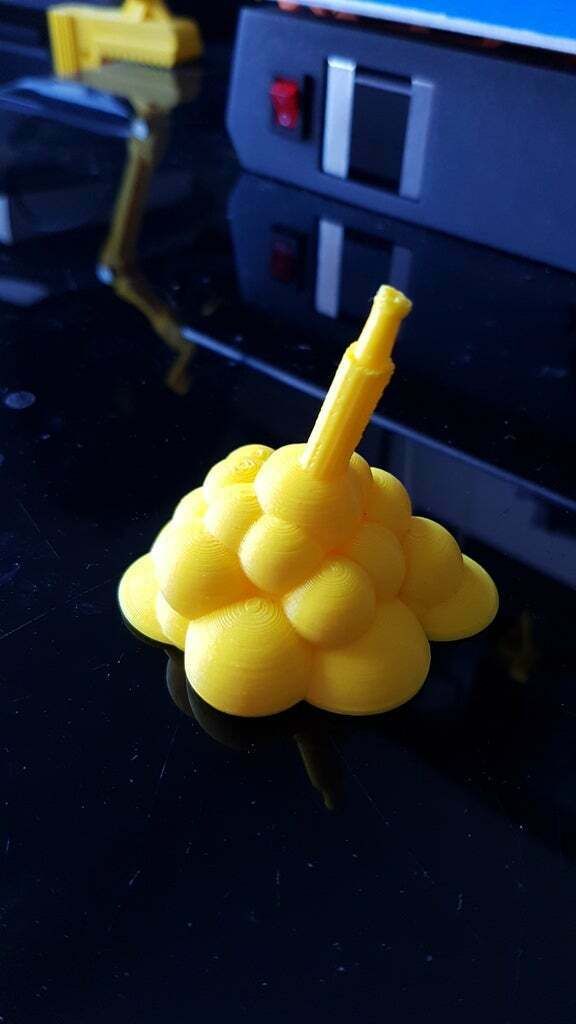 Fichier STL gratuit Fusée Tintin / Tintin Rocket・Design à télécharger et à imprimer en 3D・Cults