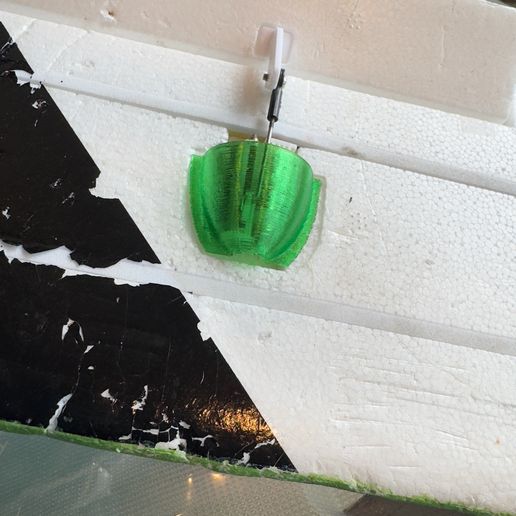 Archivo STL gratuito E-Flight UMX wing servo covers 🪶 (3MF)・Objeto para ...