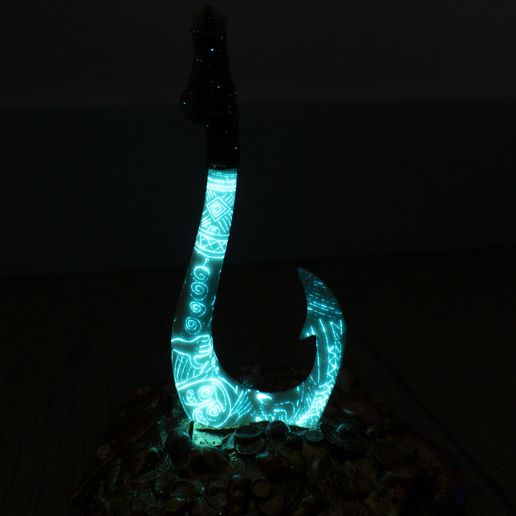🪝 Maui Hook from Moana with Tamatoa treasure stand・ STL File for 3D ...