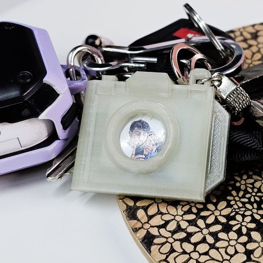 🗝️ Llavero cámara con foto / instax camera keychain・Archivo STL Gratis ...