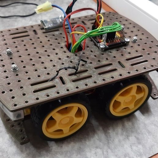 🤏 4WD small robot car body・Free STL File for 3D printing・Cults