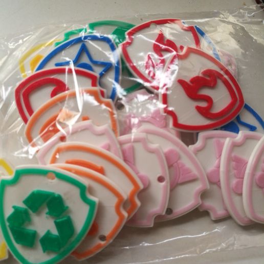 STL file Paw Patrol shields - key chain, keychain or pendant 🐾 ・3D ...