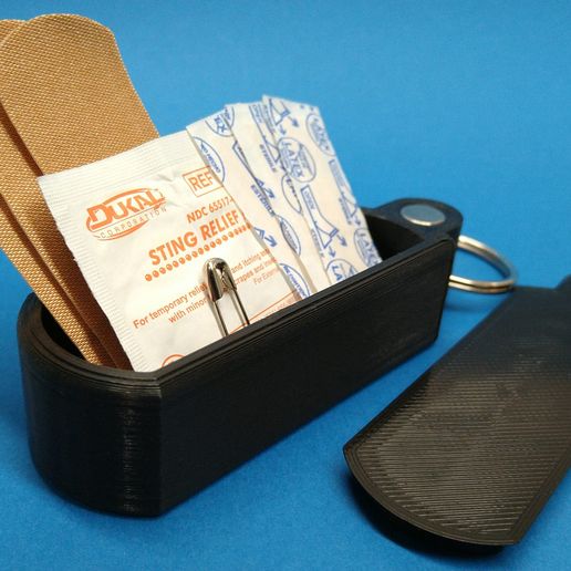 STL file First Aid Kit Keychain 🗝️ ・3D printable model to download・Cults