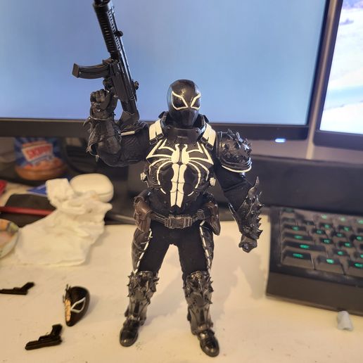 🦸‍♂️ agent venom HEAD ARMOR AND GUNS・Impresión 3D con la impresora 3D ...