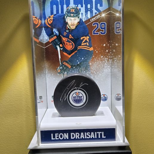 🏒 HOCKEY PUCK DISPLAY HOLDER WALL MOUNT・ STL File for 3D printing・Cults